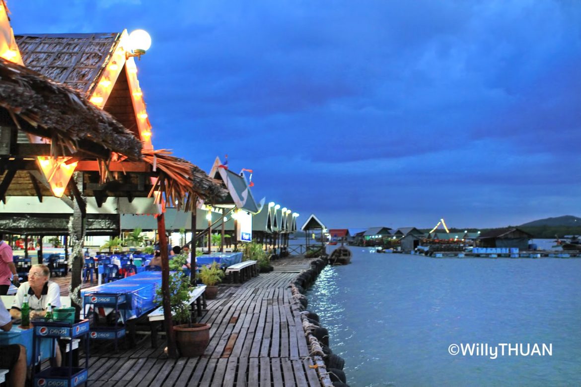 Phuket Floating Restaurant - Kruvit Raft - PHUKET 101