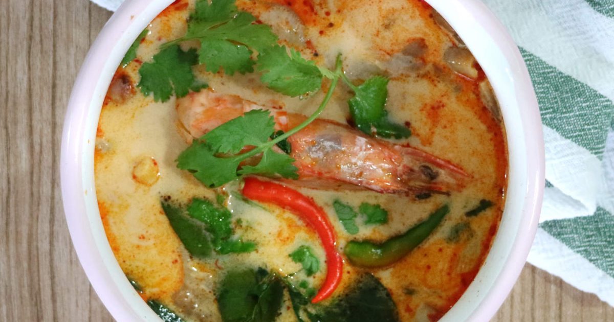 Tom Yum Goong Recipe - How to Cook a Tom Yum Goong - Phuket 101