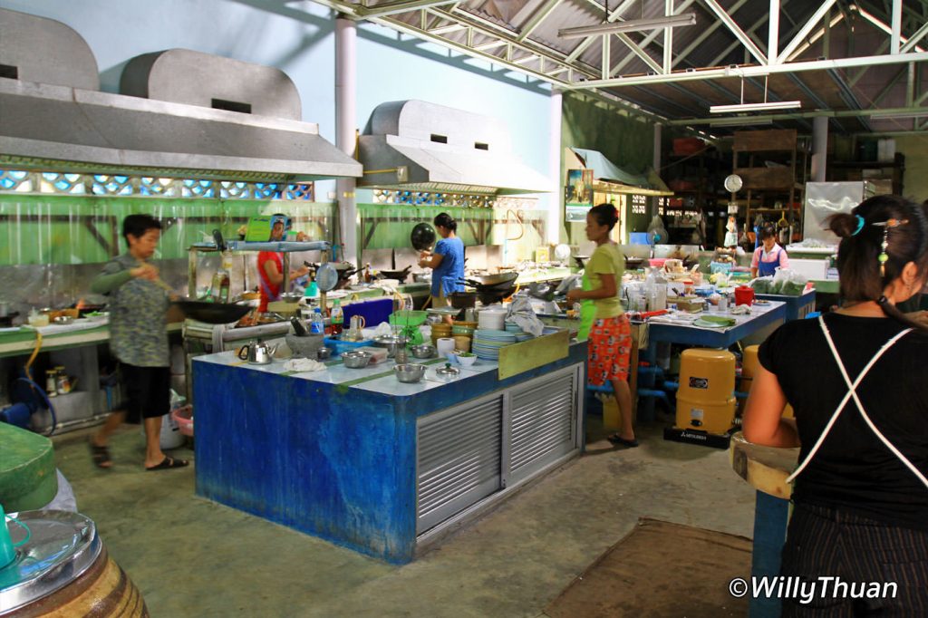 Mor Mu Dong Restaurant - PHUKET 101