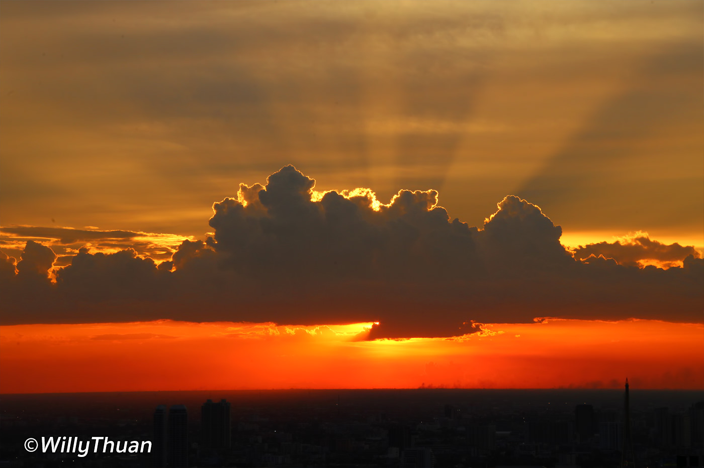 Red Sky Rooftop - Rooftop Bar Above CentralWorld