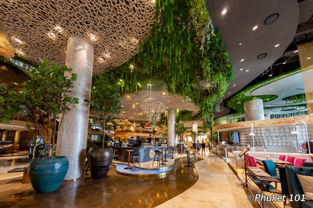 ICONSIAM - un immense centre commercial au bord de la rivière Bangkok