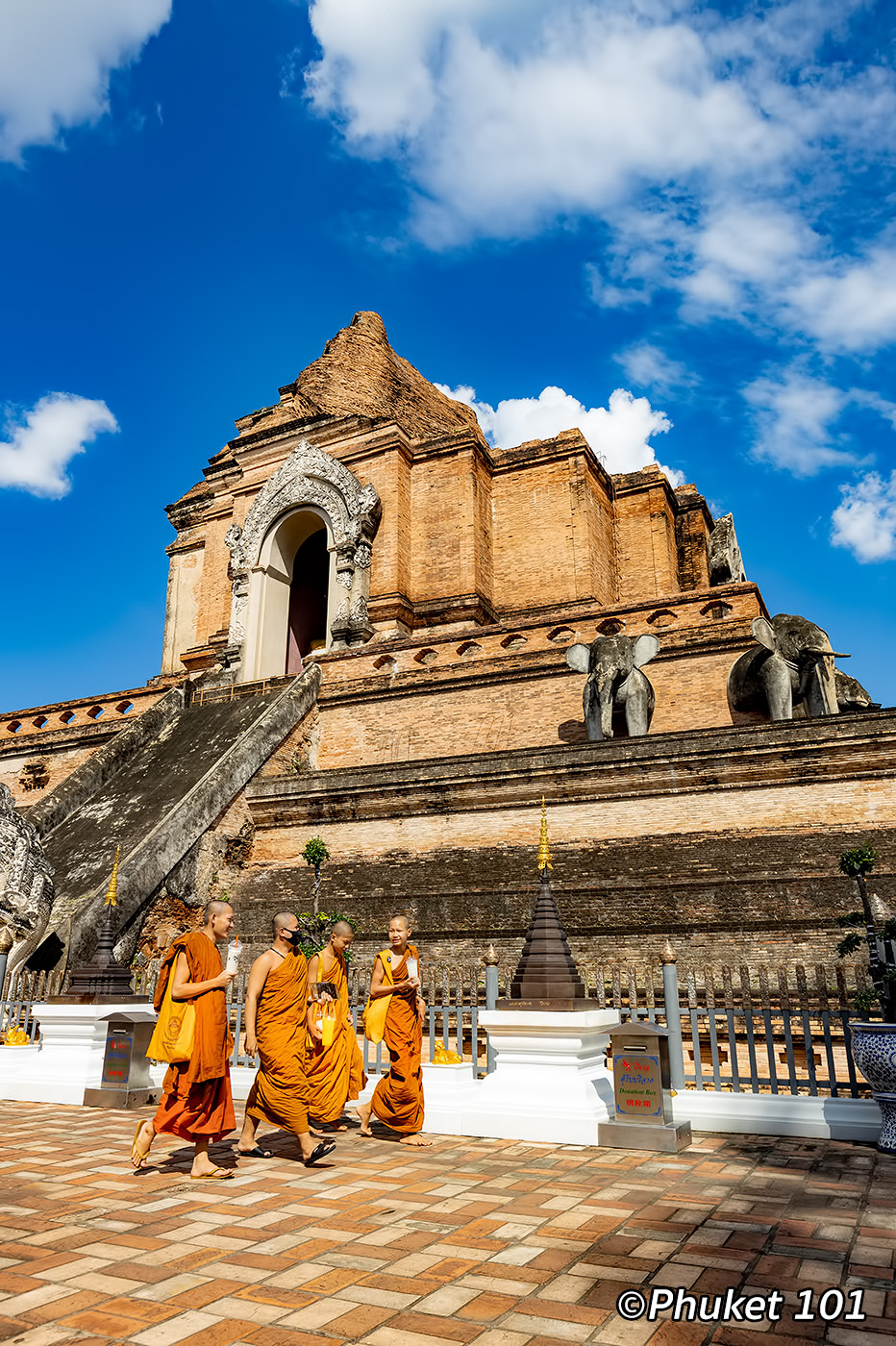 Wat Chedi Luang - Temple In Chiang Mai