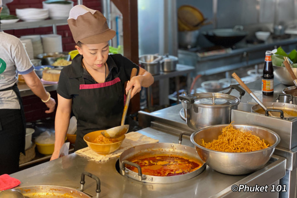 Huen Phen - 当地人喜爱的北泰美食和 Khao Soi 餐厅