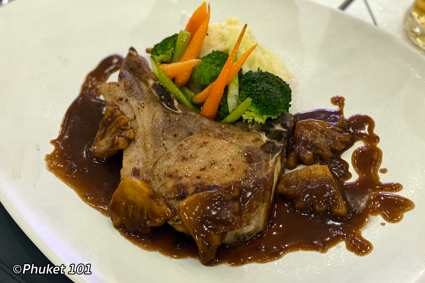 THE PORT Restaurant & Bar - PHUKET 101