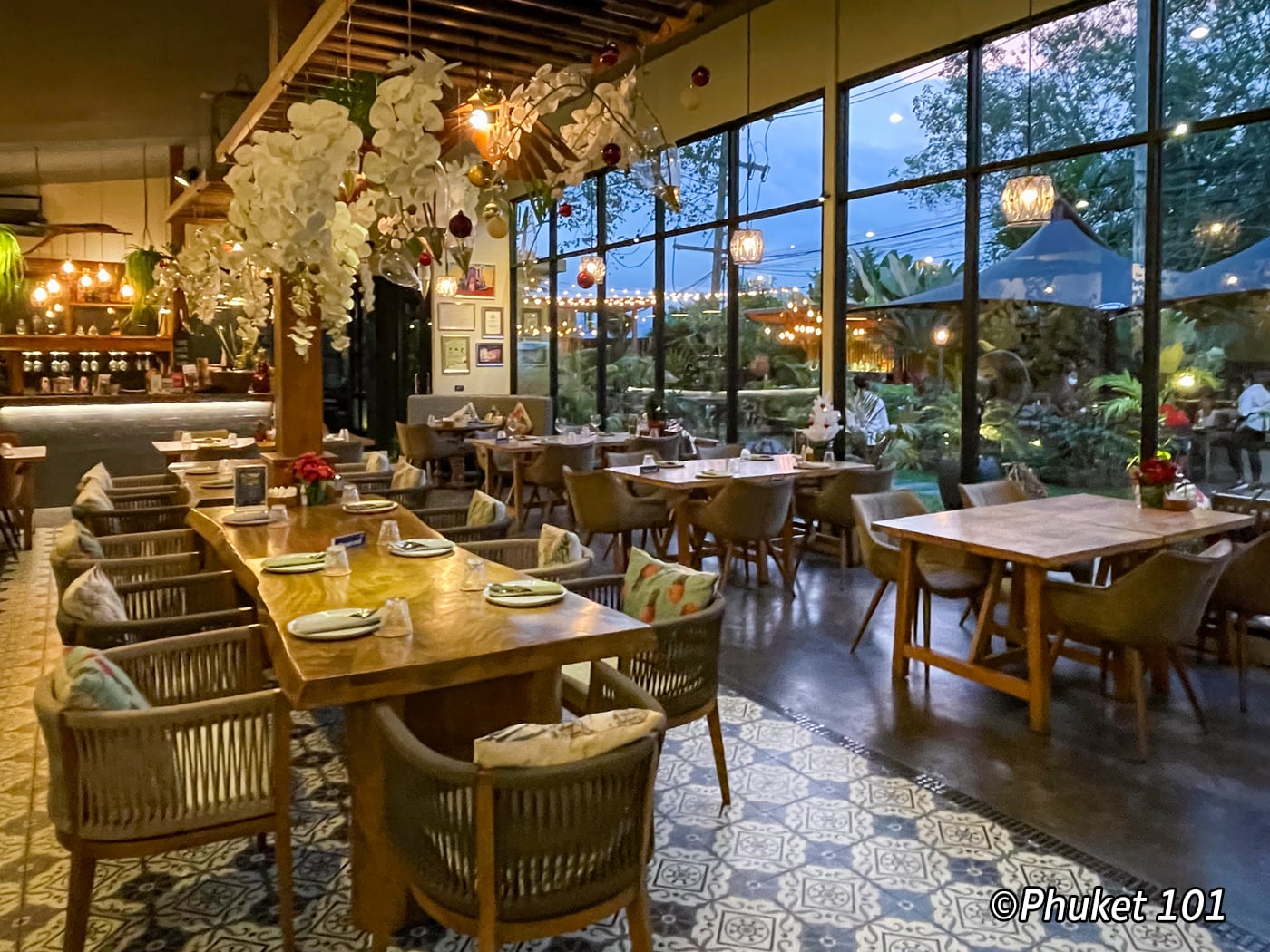 Suay Restaurant Cherngtalay - PHUKET 101