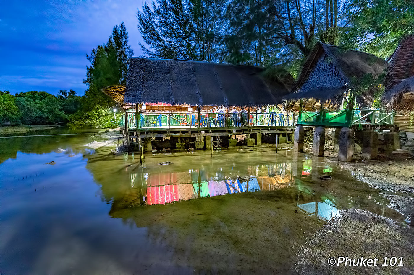 Mor Mu Dong Restaurant - PHUKET 101