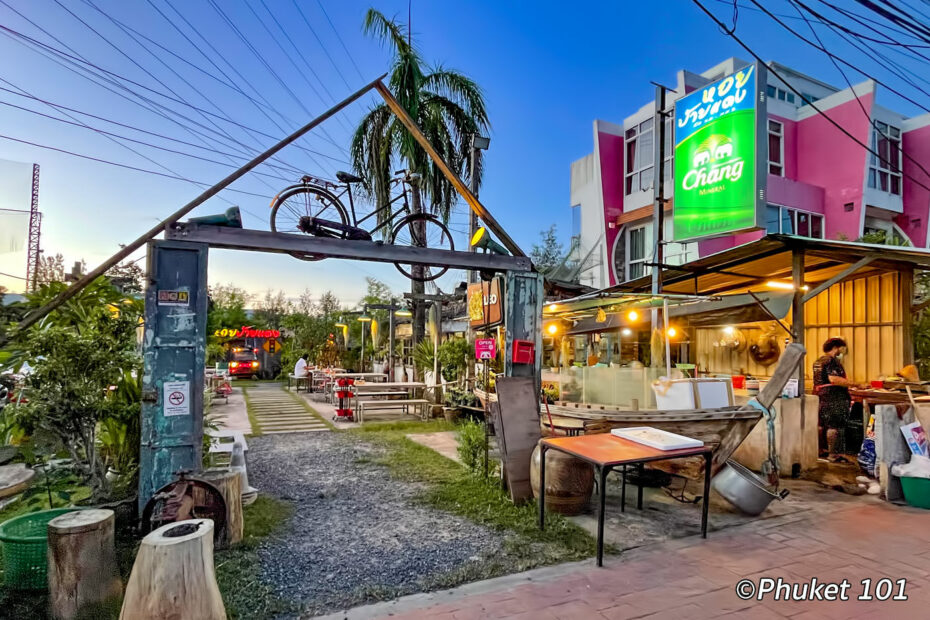 Red Clam Restaurant In Kathu (Hoi Pai Daeng) | A Fun Local Restaurant ...