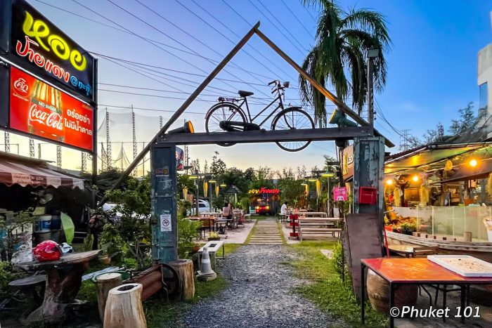 Red Clam Restaurant In Kathu (Hoi Pai Daeng) | A Fun Local Restaurant ...