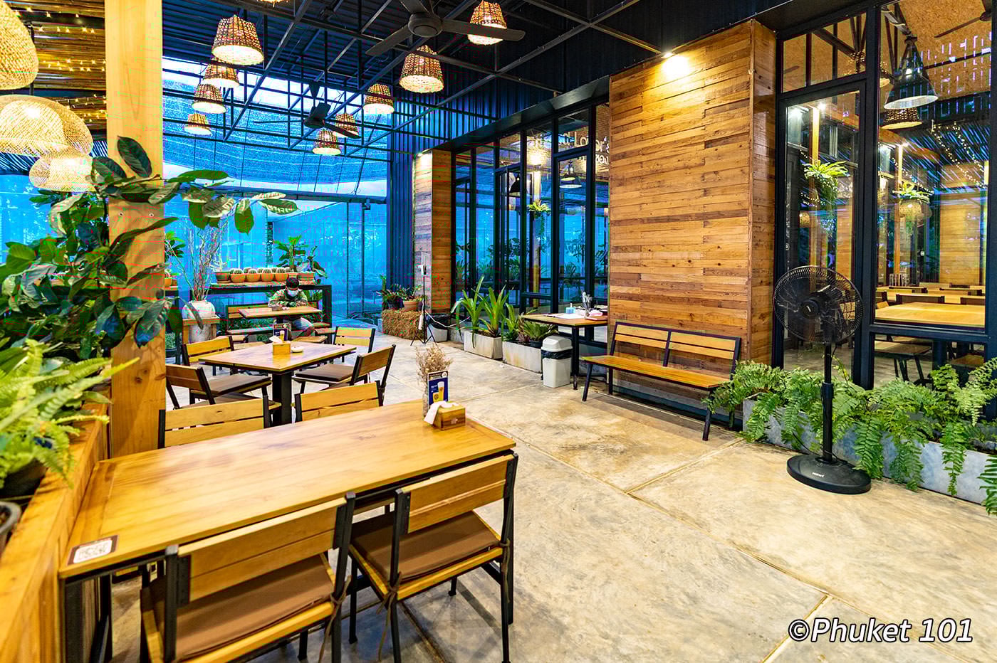 We Cafe Chaofa Restaurant - PHUKET 101