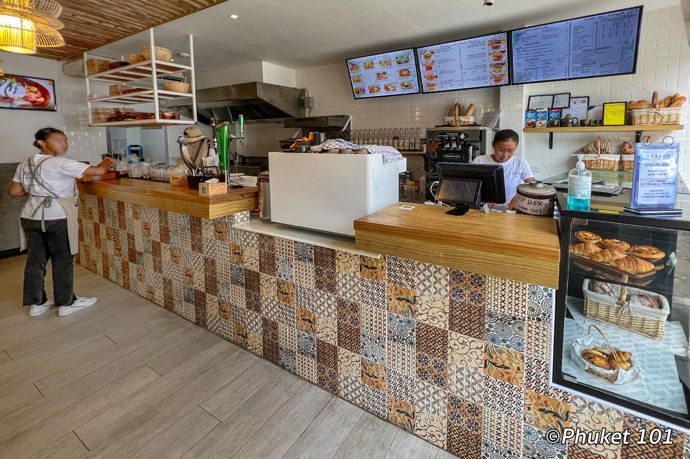 Roxane Cafe and Restaurant Phuket - PHUKET 101