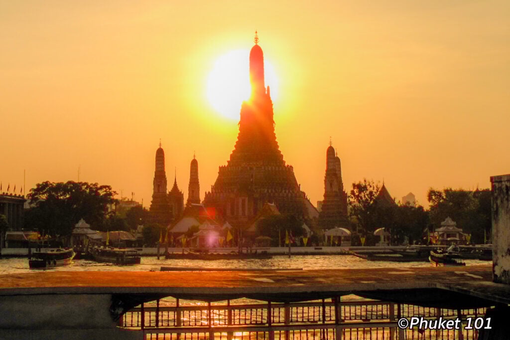 Wat Arun (Templul Zorilor) - Repere emblematice din Bangkok pe râu