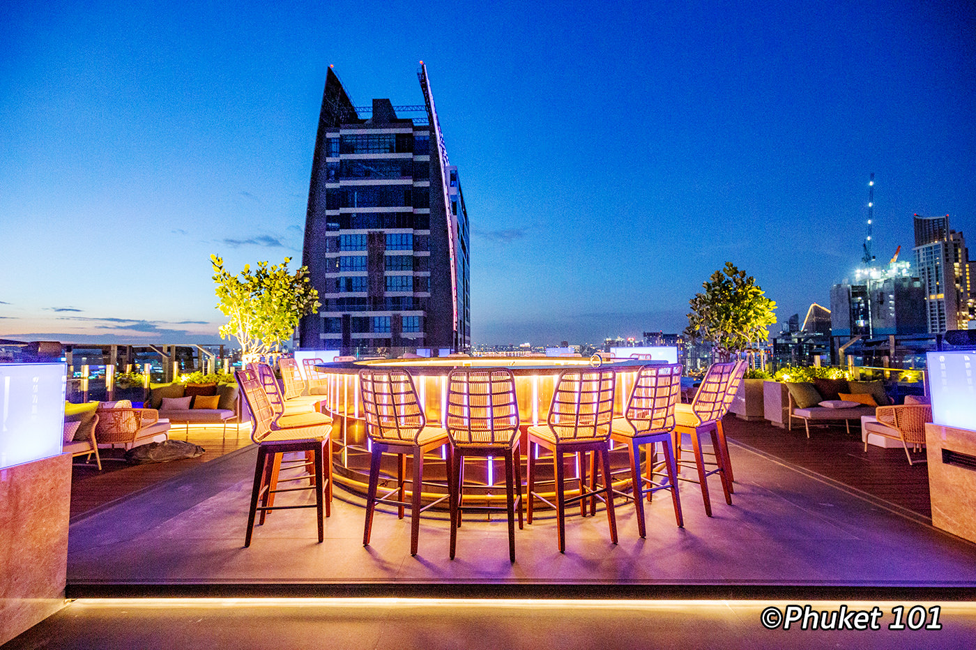 Spectrum Lounge & Bar at Hyatt Regency Bangkok - PHUKET 101