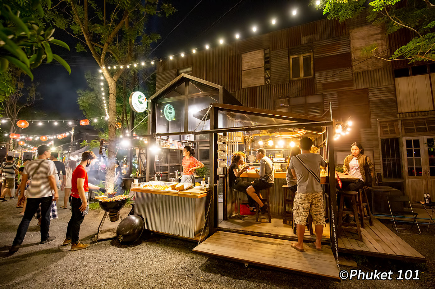 Chang Chui Plane Market - PHUKET 101