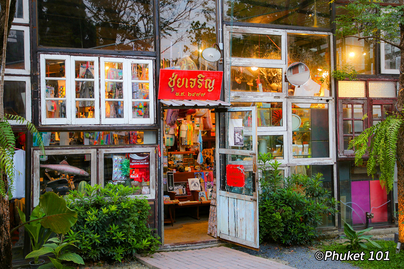 Chang Chui Plane Market - PHUKET 101