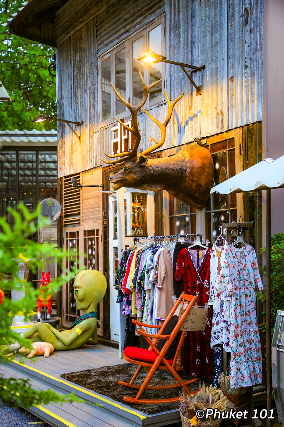 Chang Chui Plane Market - PHUKET 101