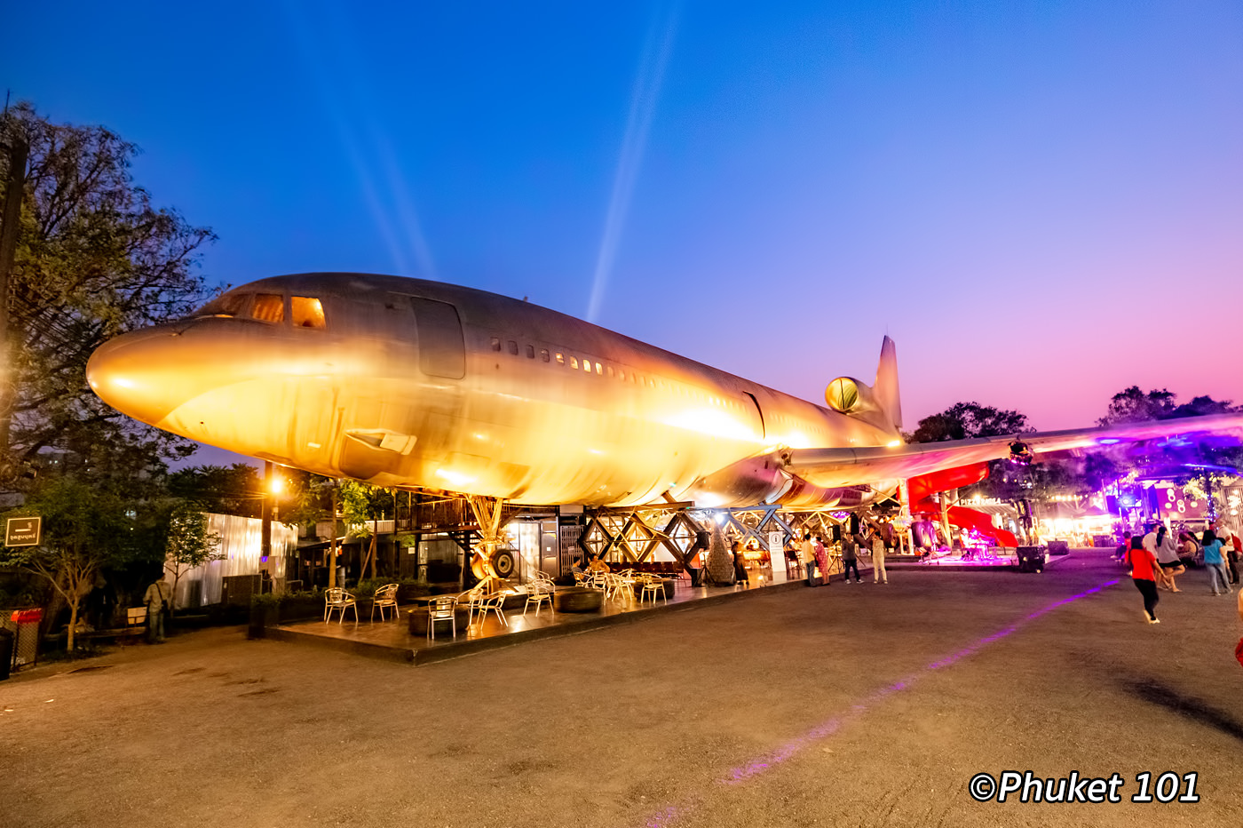 Chang Chui Plane Market - PHUKET 101