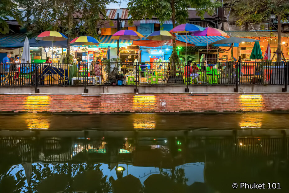 Ong Ang Walking Street - Dining By Ong Ang Canal In Bangkok Chinatown