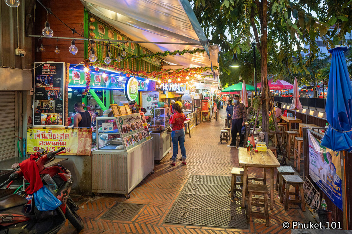 Ong Ang Walking Street - Dining By Ong Ang Canal In Bangkok Chinatown