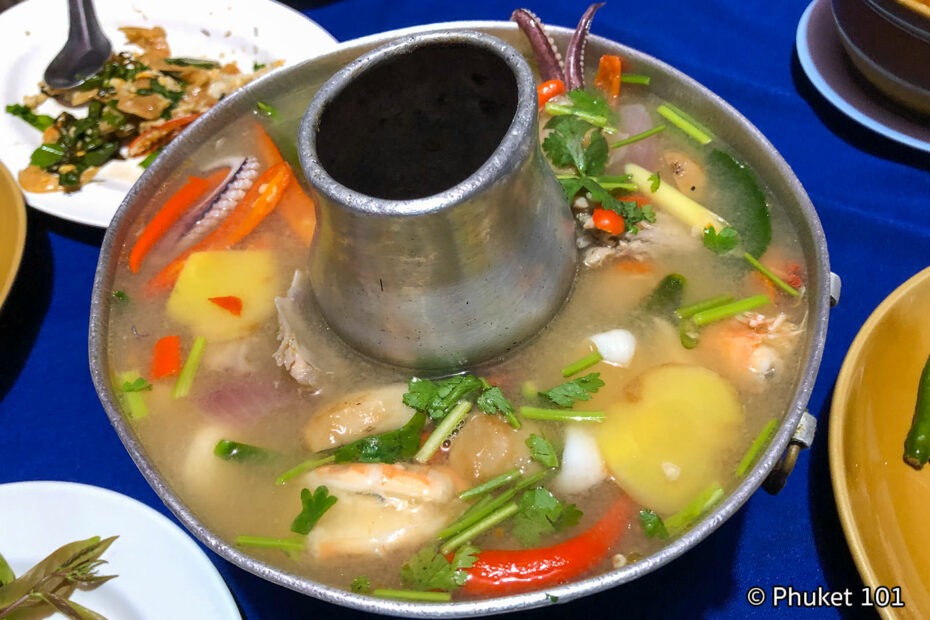 Mor Mu Dong Restaurant - PHUKET 101