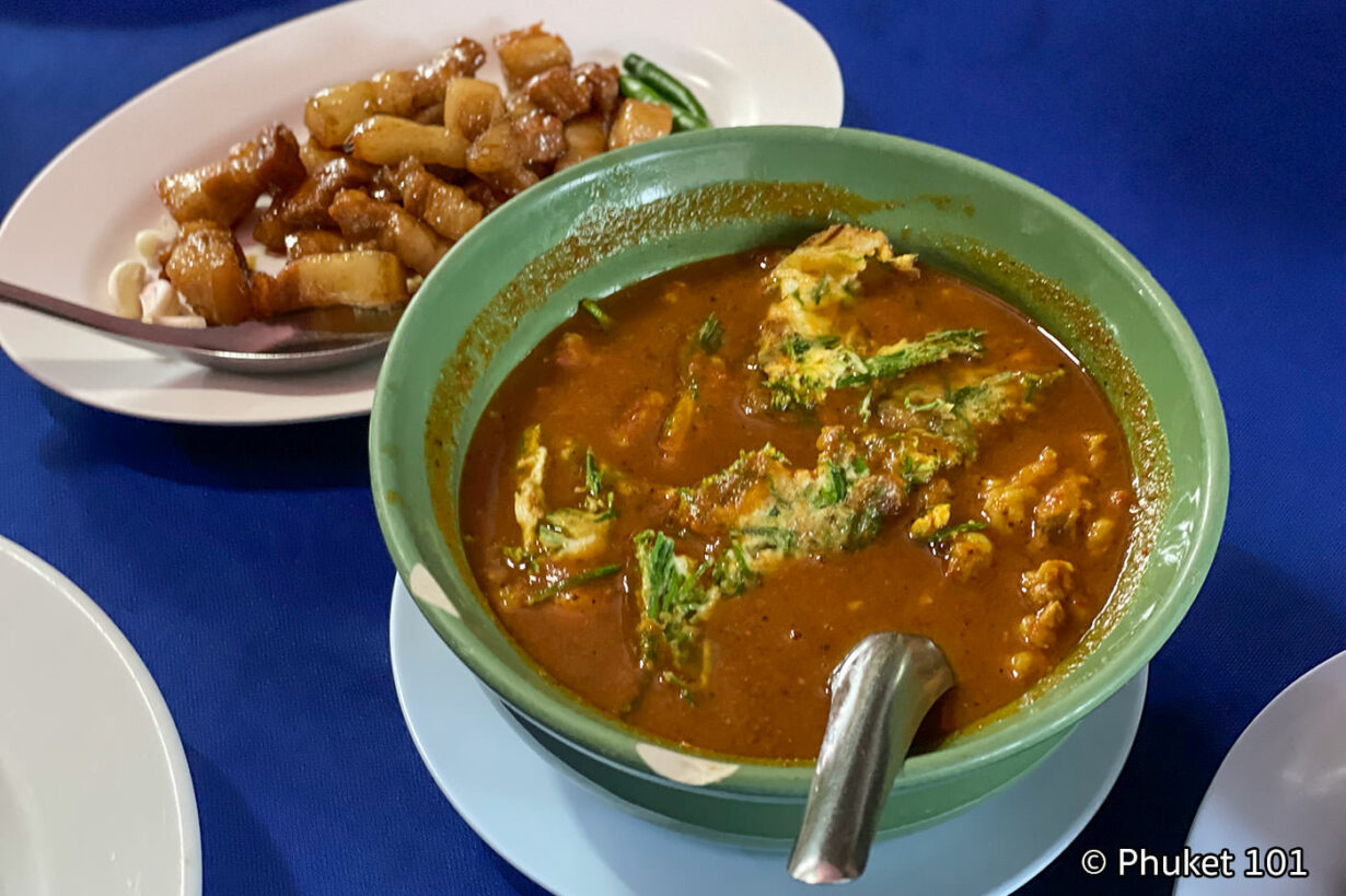 Mor Mu Dong Restaurant - PHUKET 101