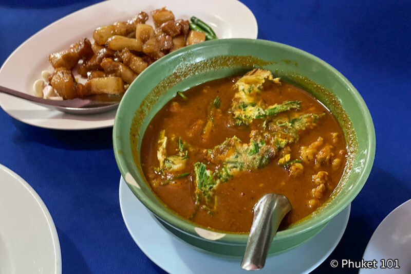 Mor Mu Dong Restaurant - PHUKET 101