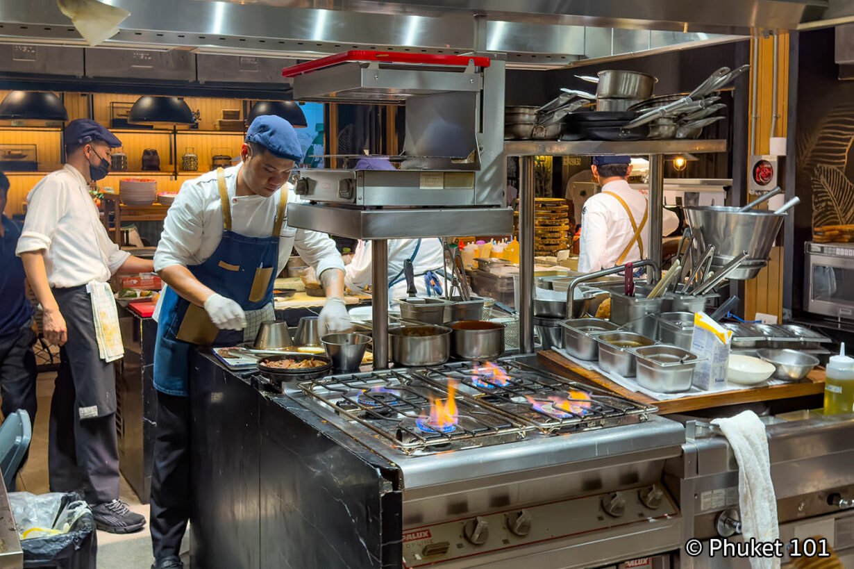 Sears & Co Bar And Grill - PHUKET 101