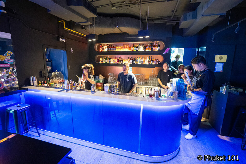 Throwback Rooftop Bar - Small Rooftop Bar In The City