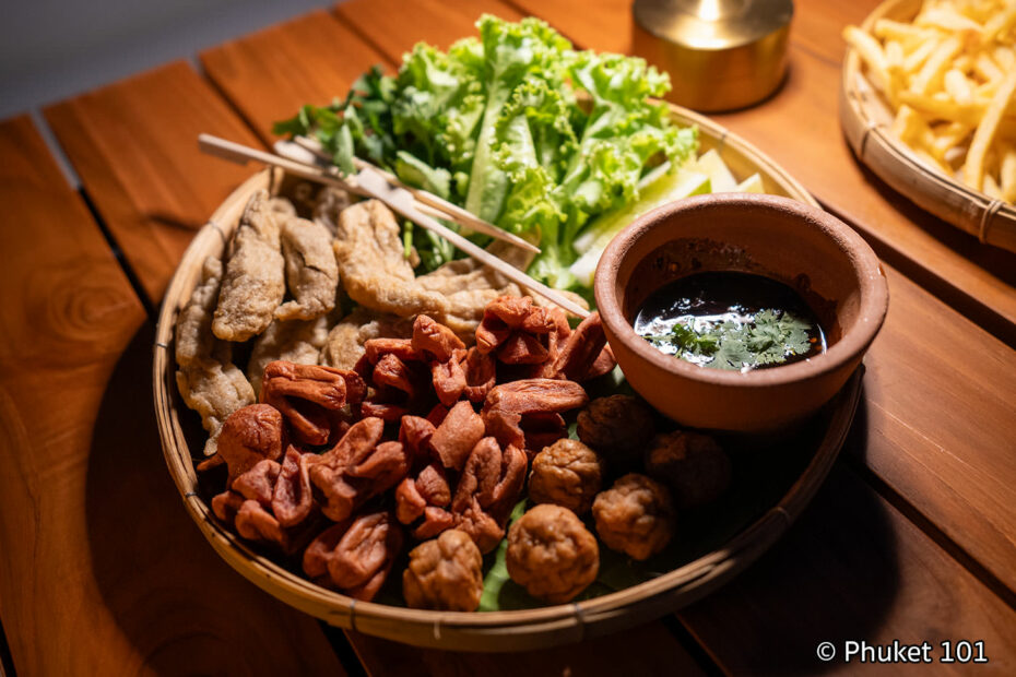 Akara Sky Hanuman Rooftop - Amazing View From The 61st Floor