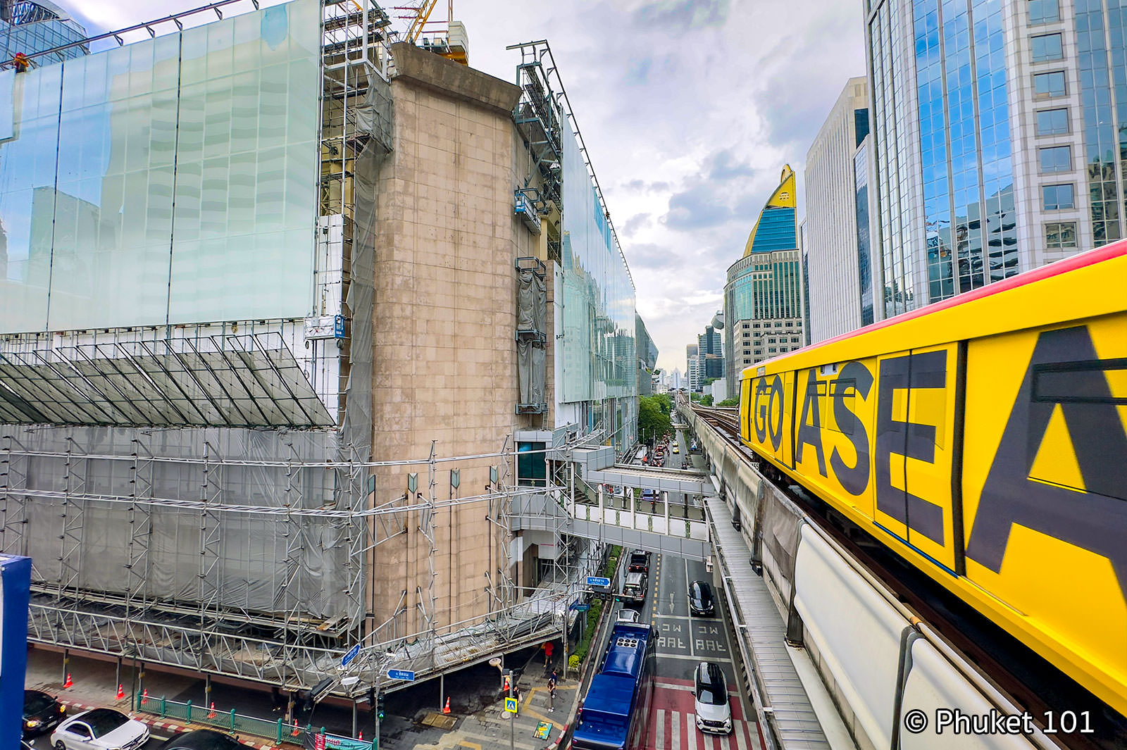 EmQuartier Bangkok Shopping Mall - PHUKET 101