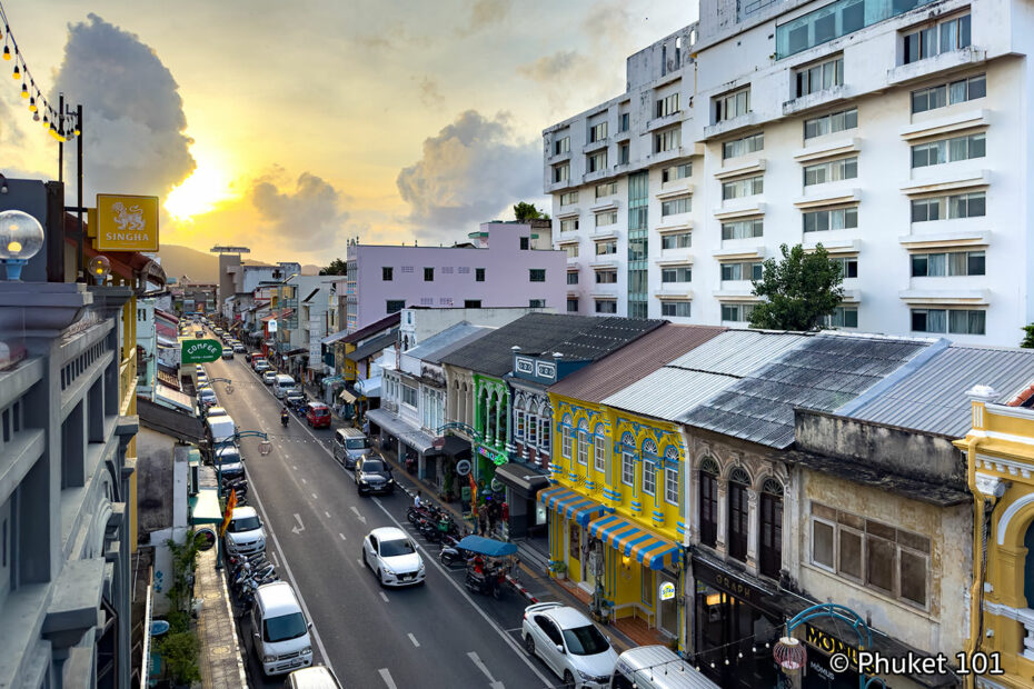 Cue Bar In Phuket Town - PHUKET 101