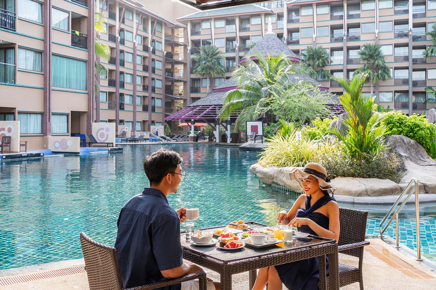 The Square Restaurant At Novotel Phuket Vintage Park - PHUKET 101