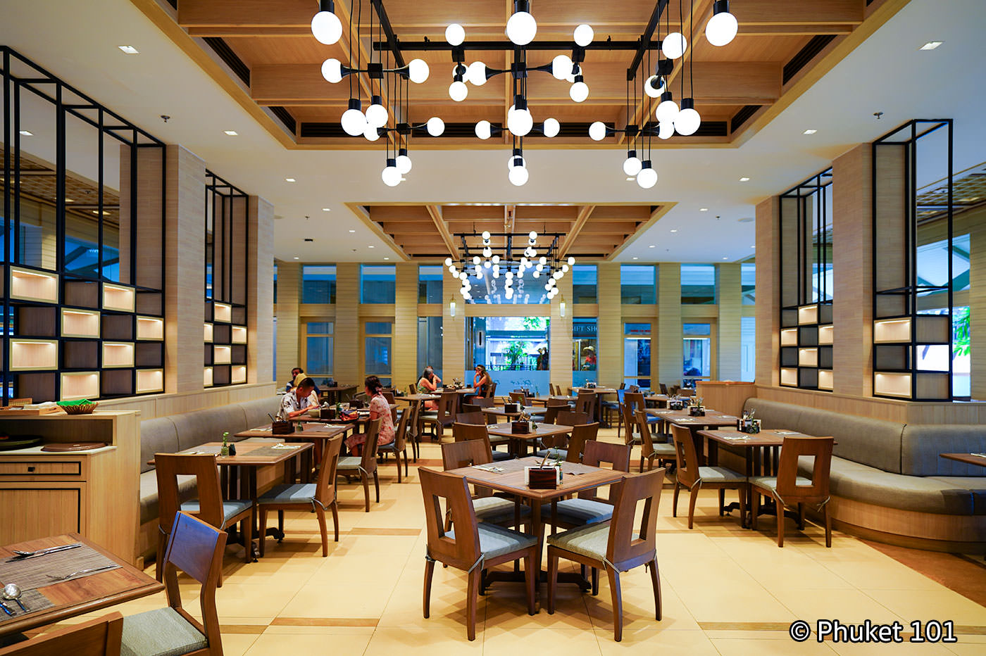 The Phuket Eatery at Courtyard Phuket, Patong Beach Resort - PHUKET 101