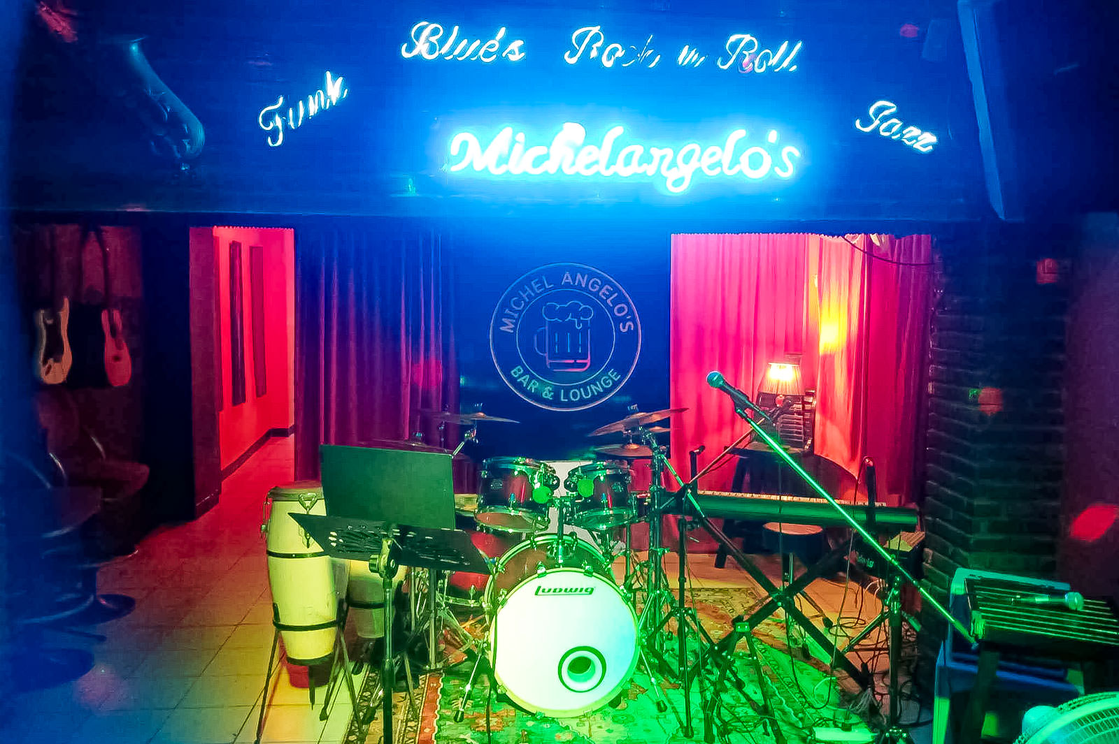 Michel Angelo’s Bar - PHUKET 101