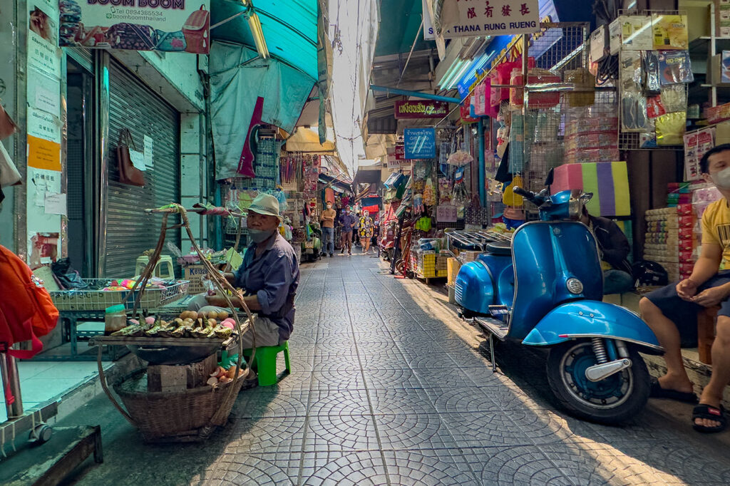 Sampeng Market (Sampheng Lane) - PHUKET 101