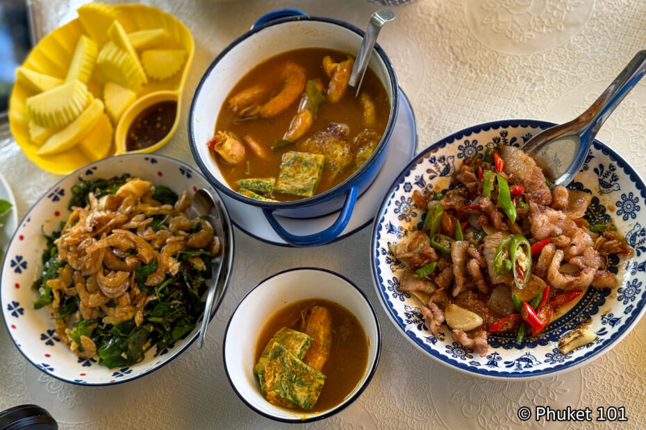 Ton Mayom Restaurant (ต้นมะยม) - PHUKET 101