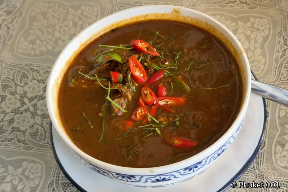 Ton Mayom Restaurant (ต้นมะยม) - PHUKET 101