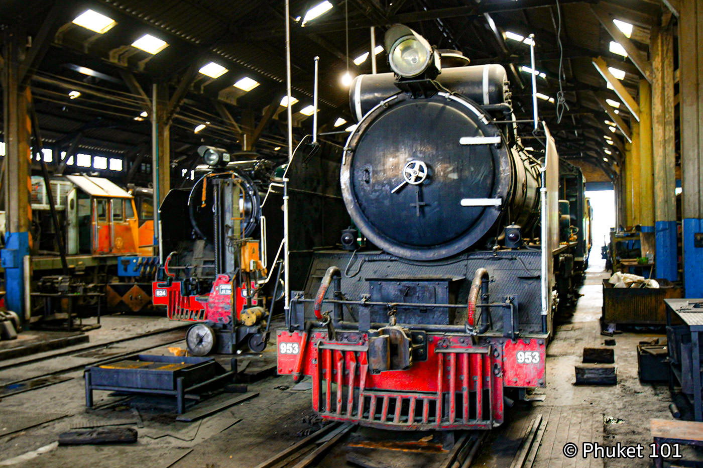 Thonburi Locomotive Garage - PHUKET 101