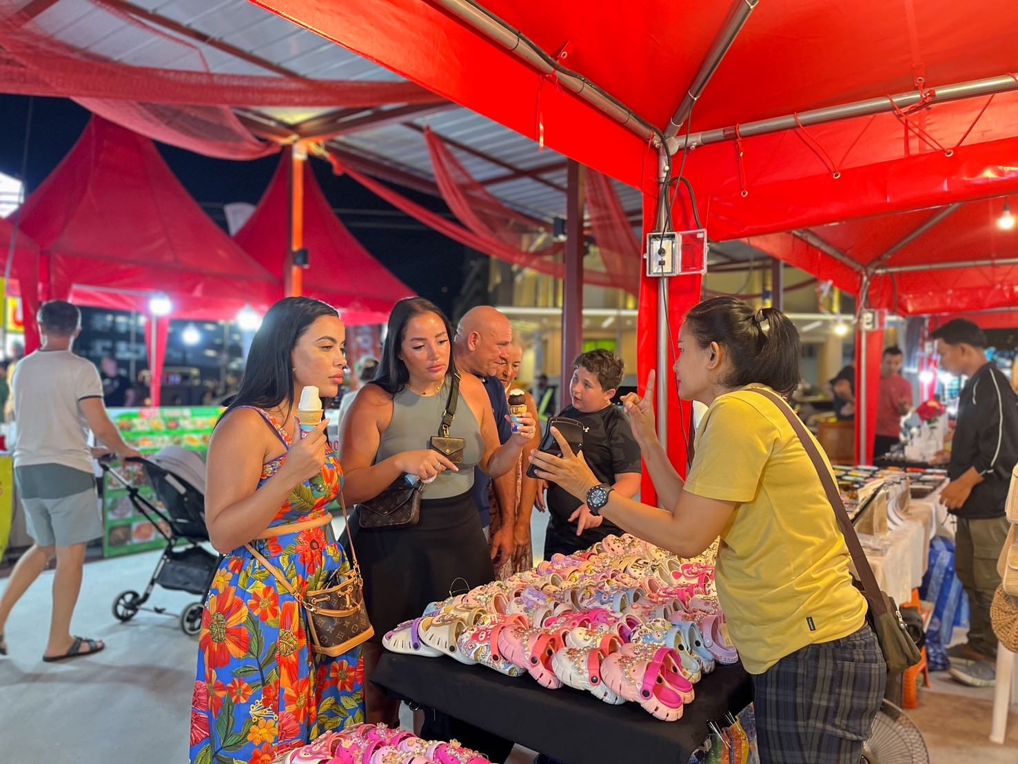 Patongo Night Market - PHUKET 101