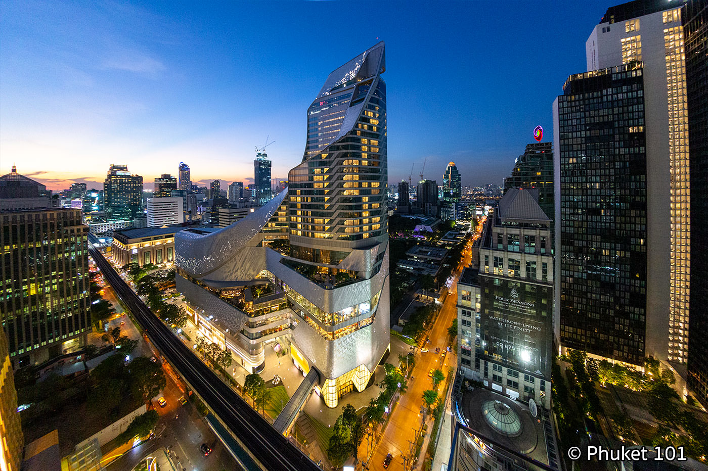 Up And Above Bar - Comfortable Rooftop Bar