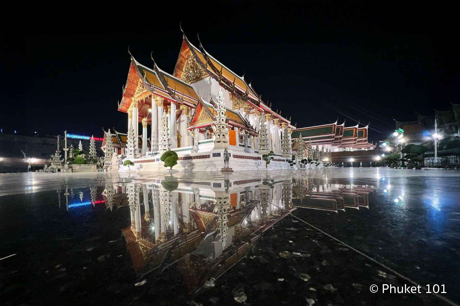 Wat Suthat Thepwararam - What To Do At Wat Suthat Thepwararam?