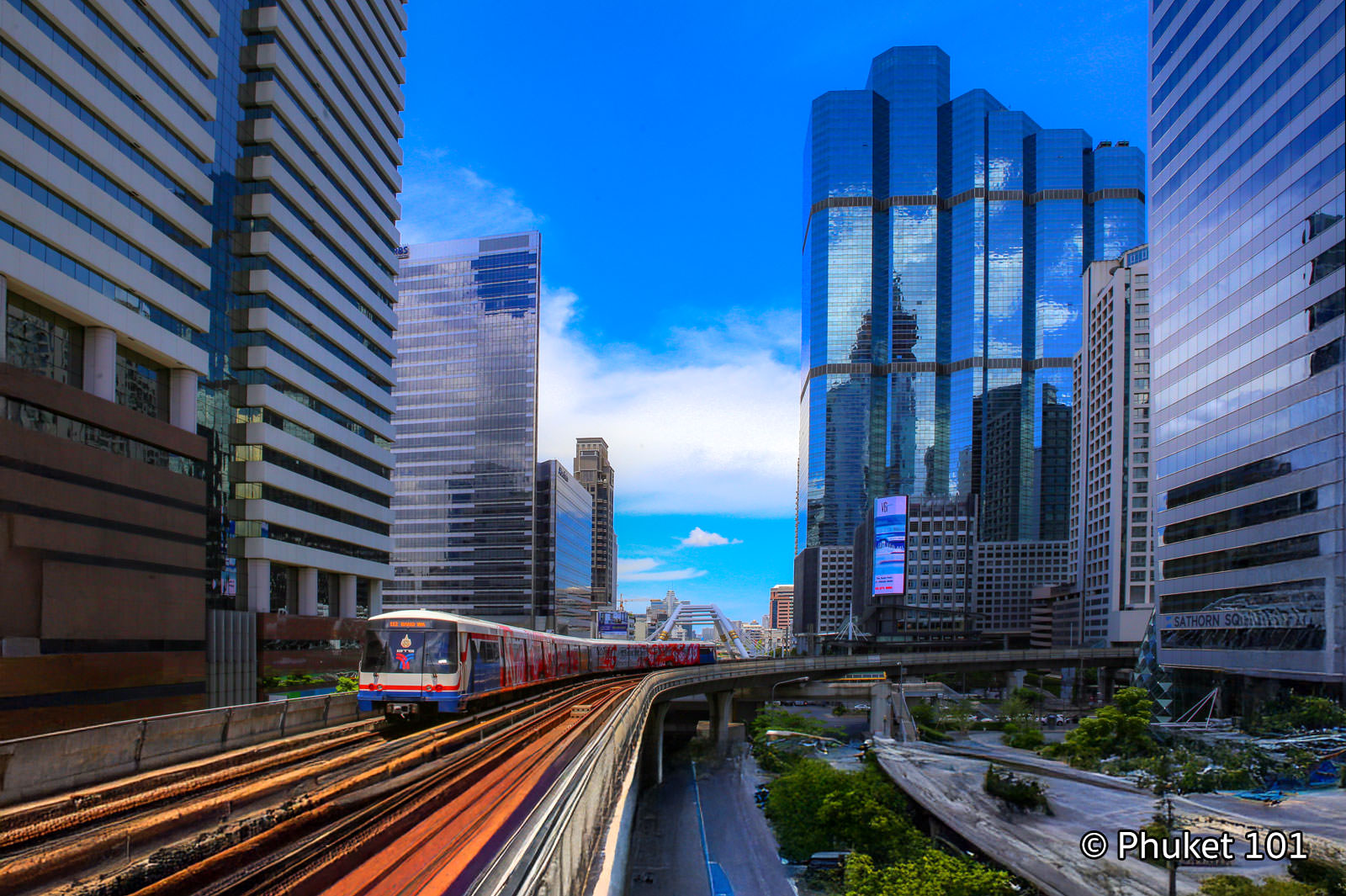 Silom - What To Do And Where To Stay In Silom Bangkok?