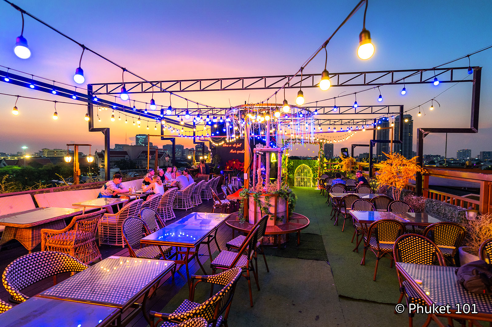 Rocco Club - Rooftop Party Spot On Khaosan Road