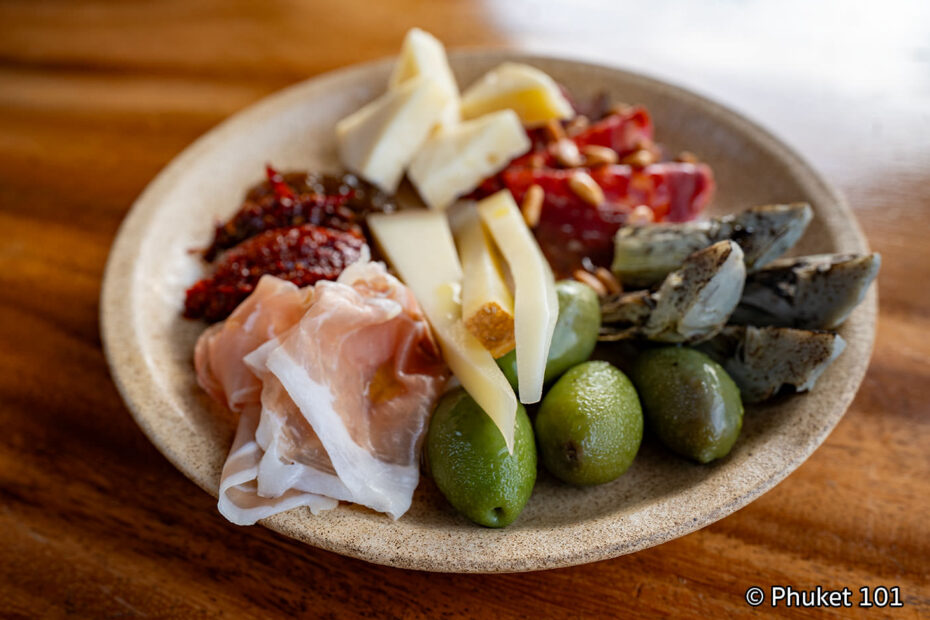 Sanctuary Bangkok - A Rooftop Bar At InterContinental