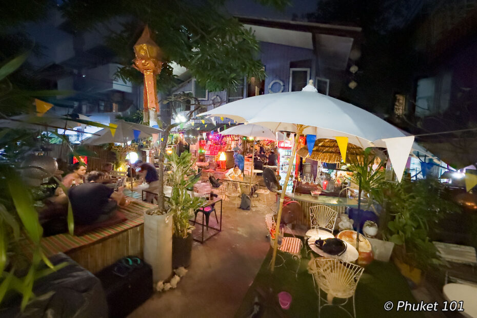 Phra Athit Road - Riverside Cafes, Forts & Art In Old Bangkok