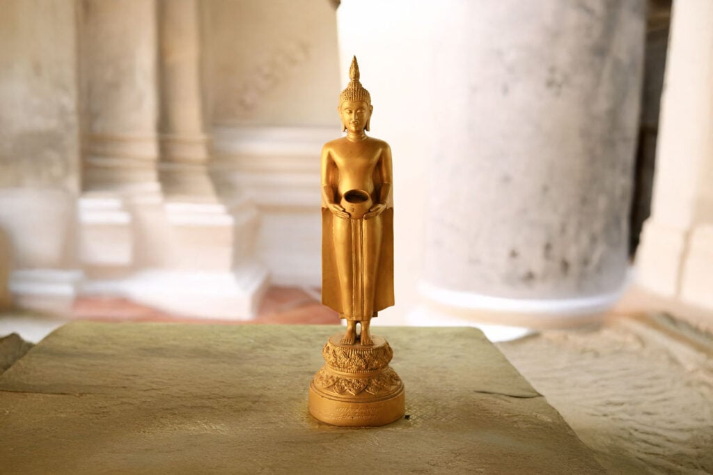 7 Buddha-Posen für die Wochentage - Phuket 101